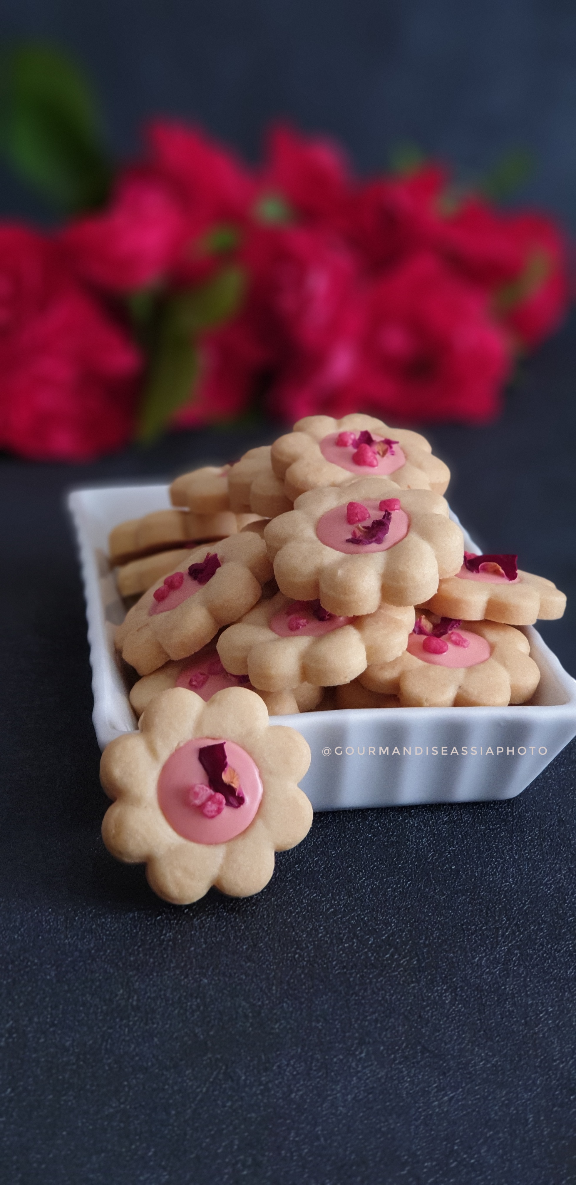 Sablés Fleurs au Chocolat Ruby | Gourmandise Assia