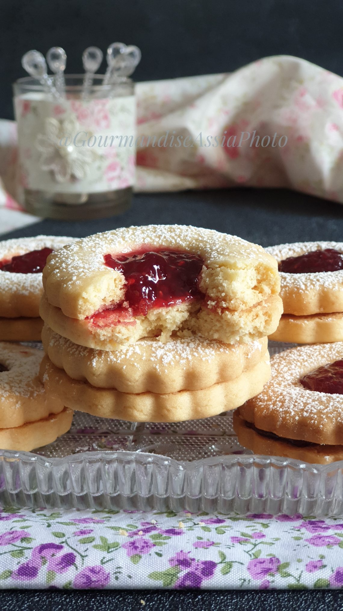 Sablés Fondants à la Confiture de Framboise | Gourmandise Assia