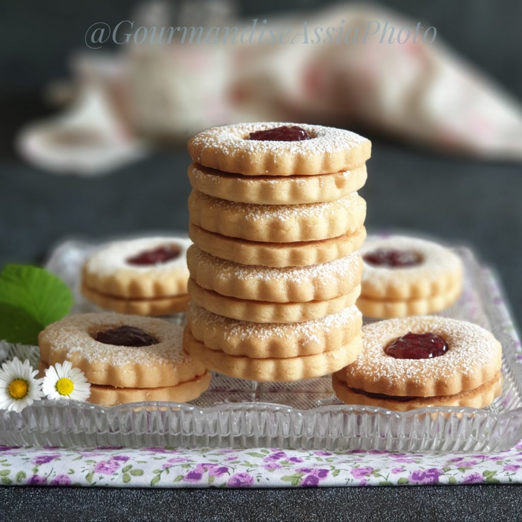 Sablés Fondants à la Confiture de Framboise | Gourmandise Assia