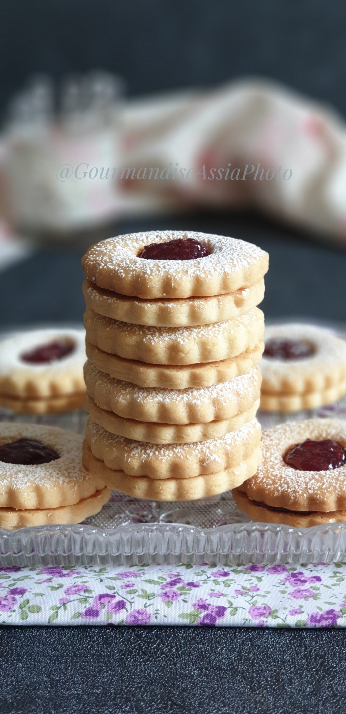 Sablés Fondants à la Confiture de Framboise | Gourmandise Assia