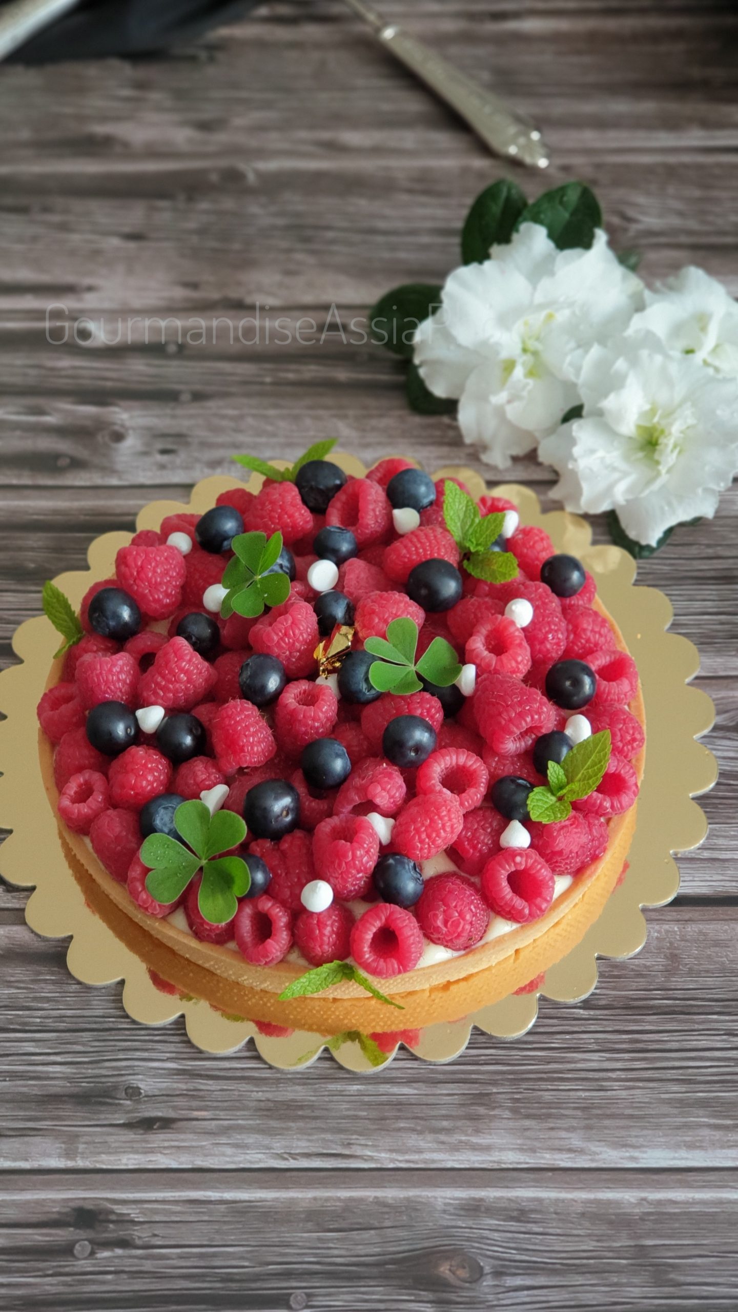 Tarte Sara à la Framboise et Myrtilles | Gourmandise Assia